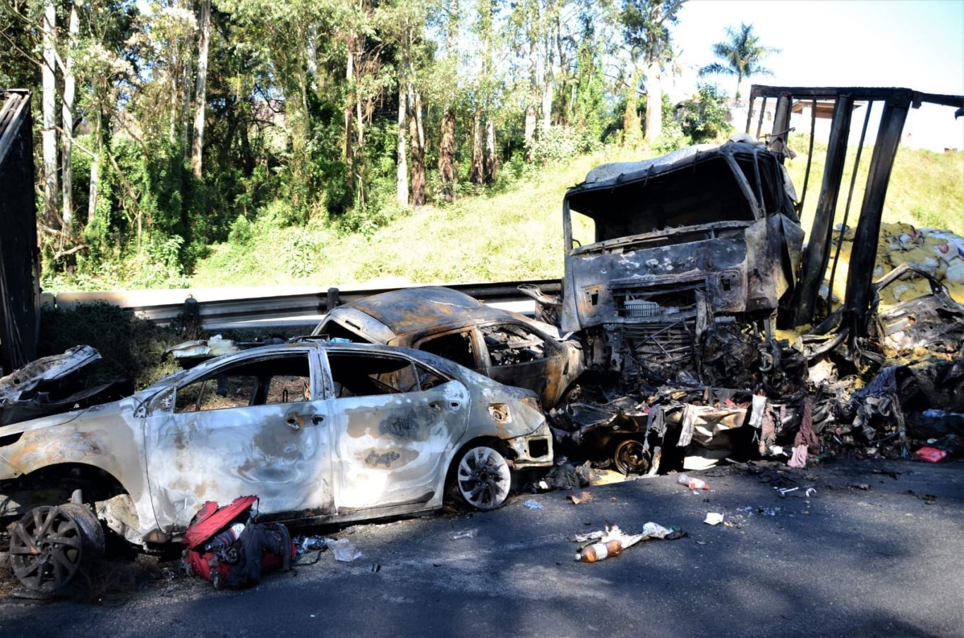 Horrific crash at Pietermaritzburg in KZN claims 16 lives - South ...