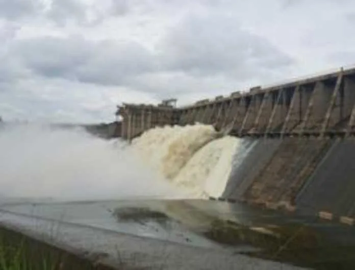 Communities along Vaal River floodlines urged to evacuate - South ...